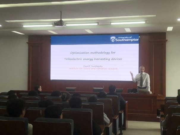 南安普顿大学Daniil Yurchenko副教授应邀为我院师生做学术报告-机械工程学院